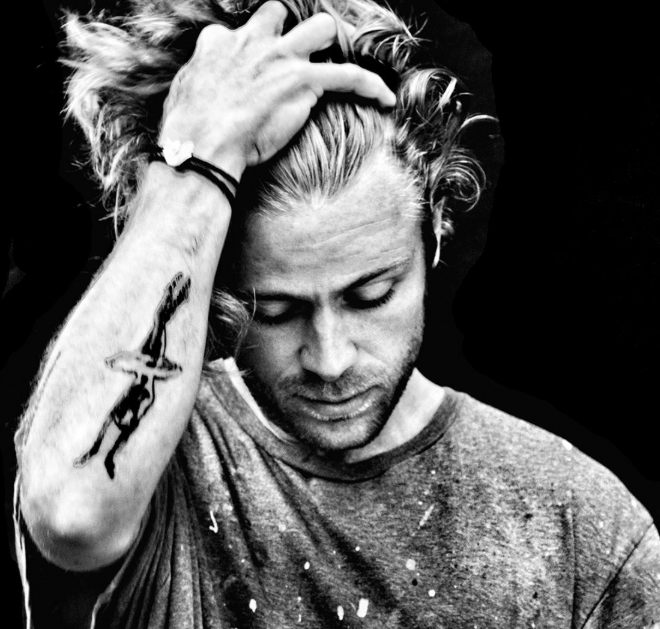 Five singer songwriters who will stop you in your tracks – Ear To The ...